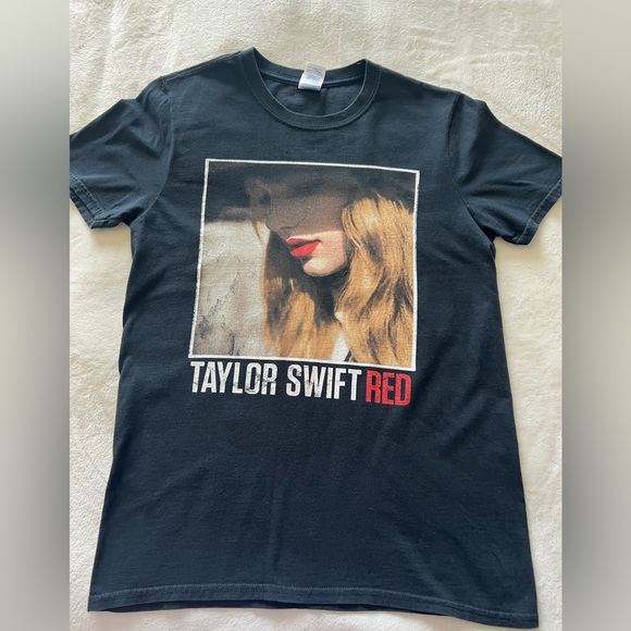 Gildan | Tops | Taylor Swift Red Tour Tee 23 Tshirttee Adult Small ...